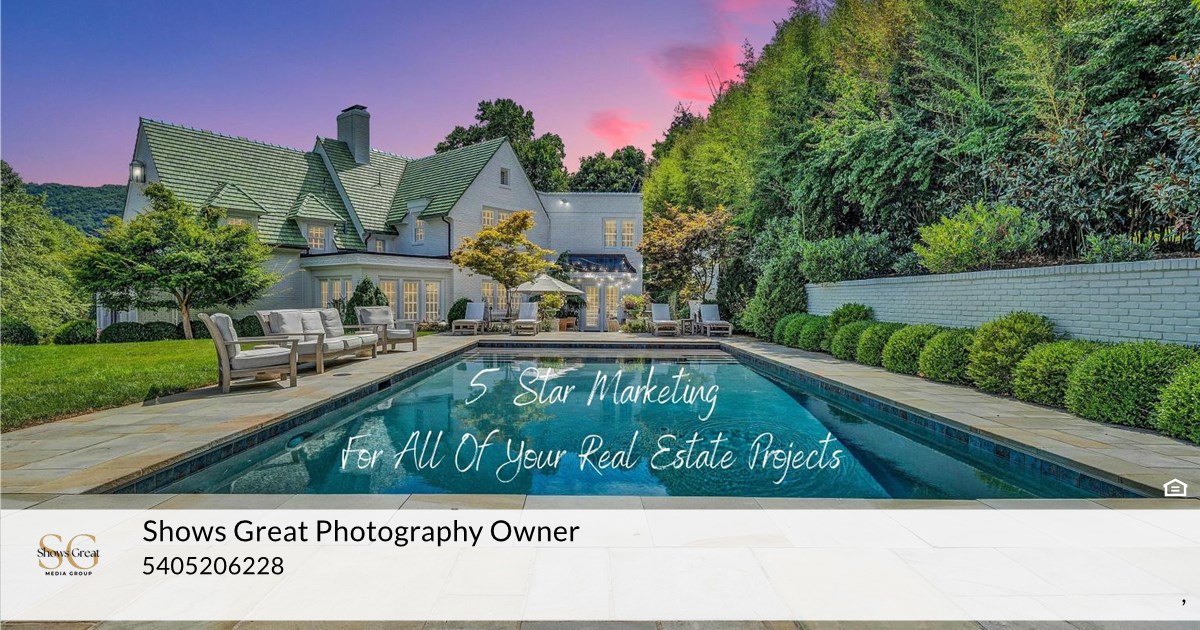 SHOWS GREAT PHOTOGRAPHY